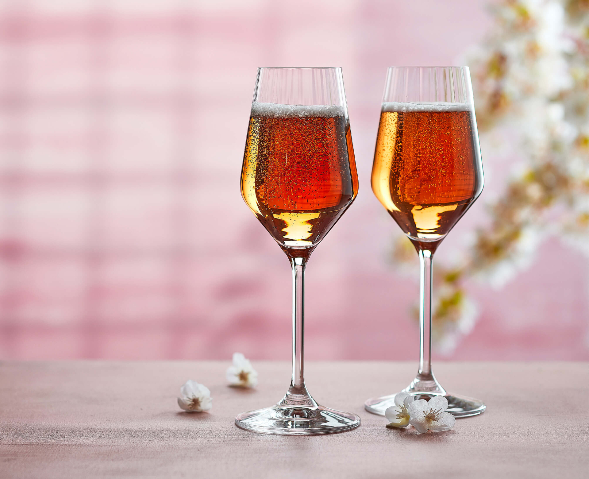 Cassis Spritz - Cocktail und Sirup aus Schwarzer Johannisbeere ...