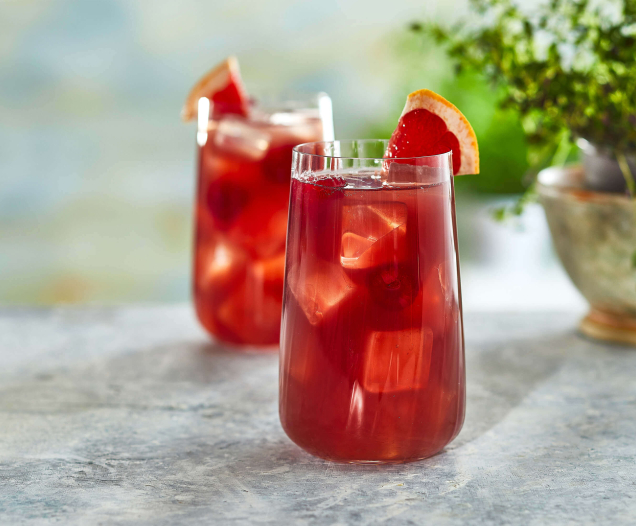 Cassis Spritz - Cocktail und Sirup aus Schwarzer Johannisbeere ...
